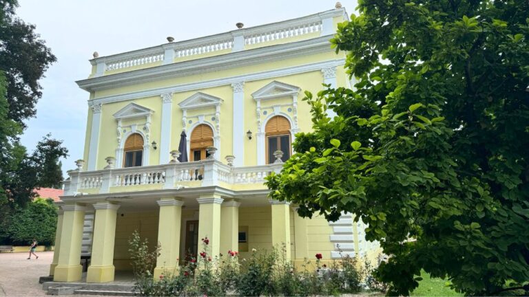 【子連れにおすすめホテル】テーマパークと一体化したBikalのPuchner Castel Hotel! | 旅して暮らすハンガリー